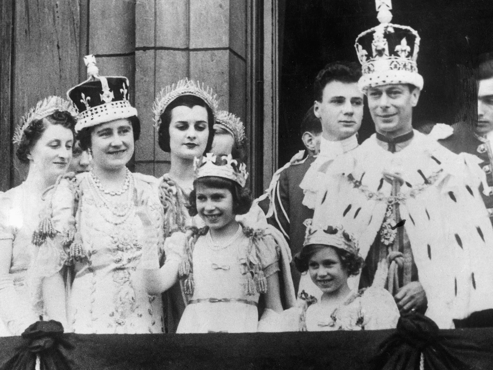Queen Elizabeth II's Handwritten Note for Father's Coronation Unveiled ...