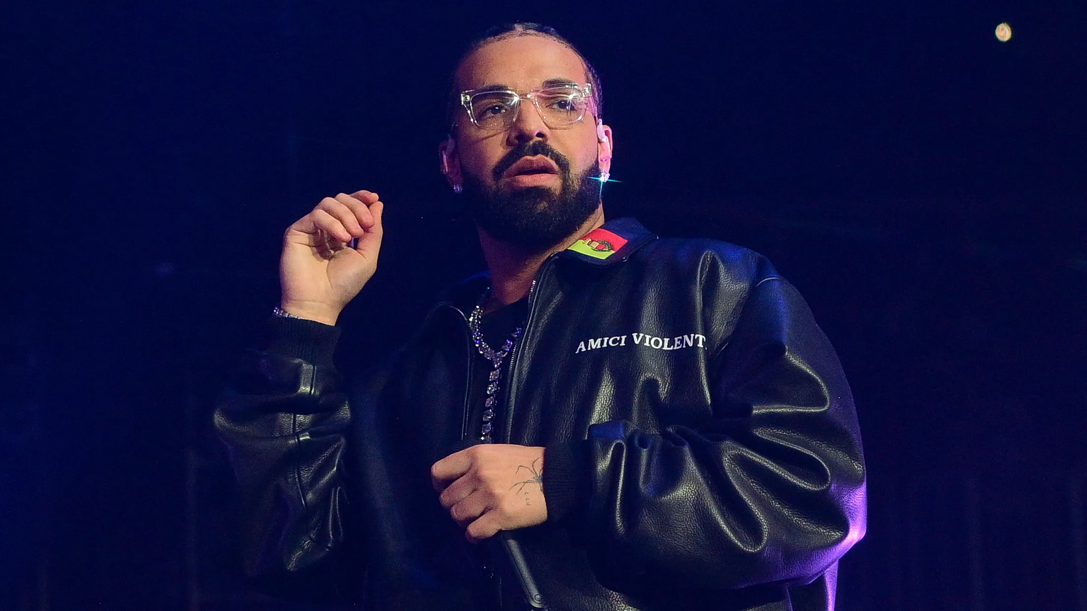 Drake Addresses Fan After Book Throwing Incident During Concert ...