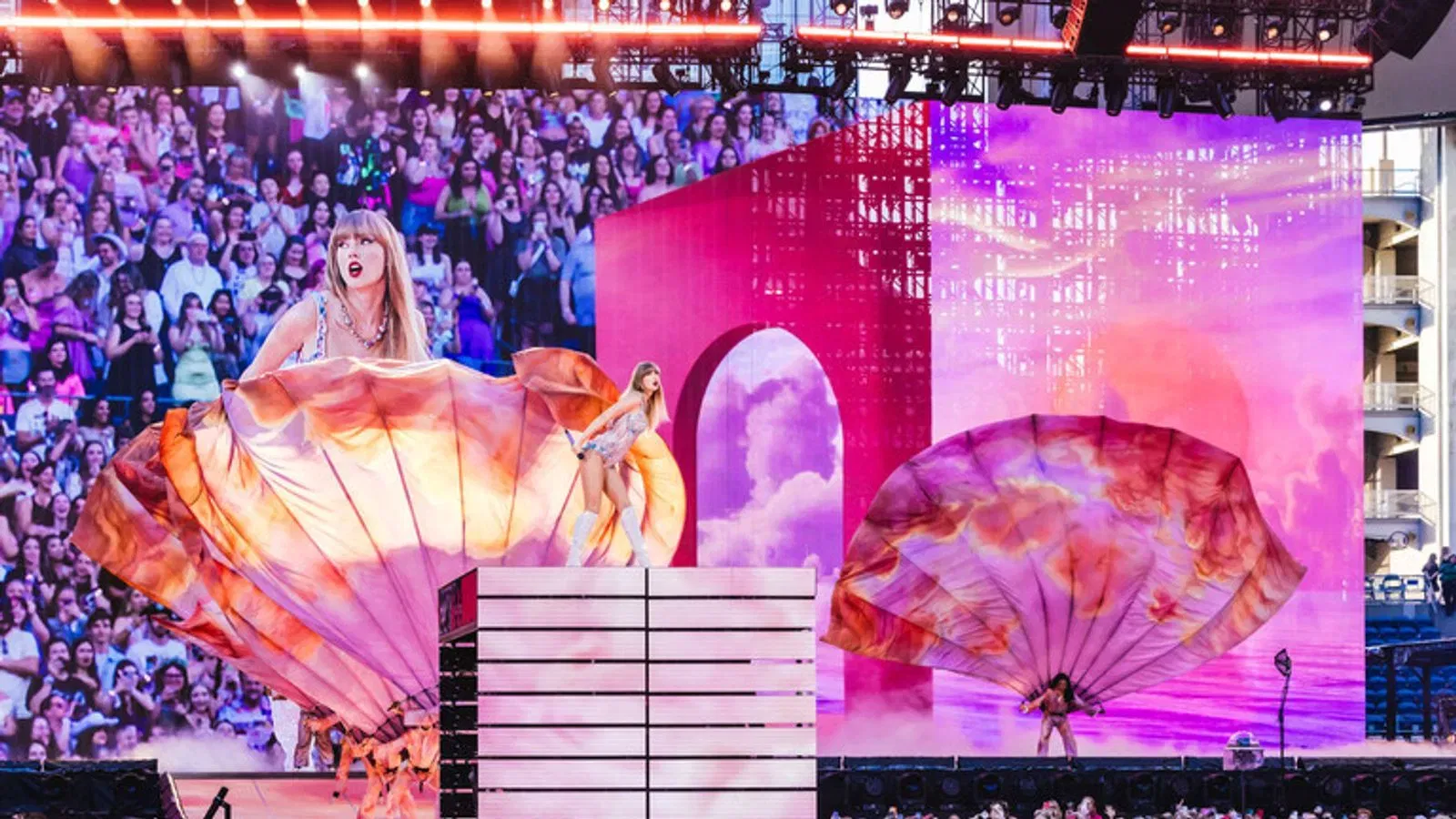 Swifties experience another blunder at Taylor Swift's concert ...